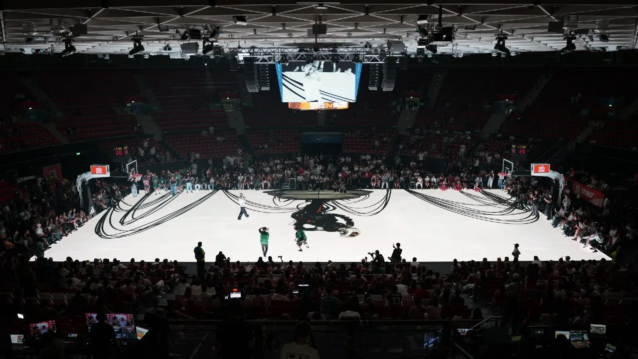 Basketball meets hip-hop on an LED glass sport floor | AV Magazine