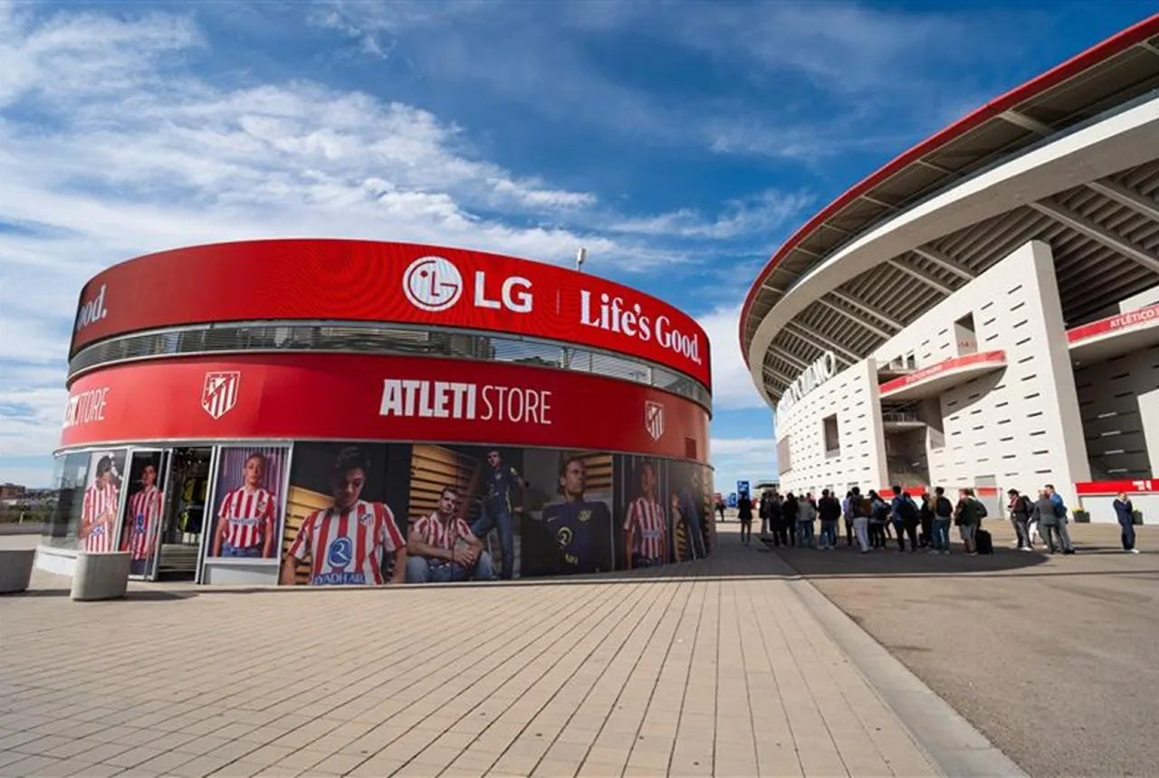 Giant LG LED ribbon encircles Atlético de Madrid stadium | AV Magazine